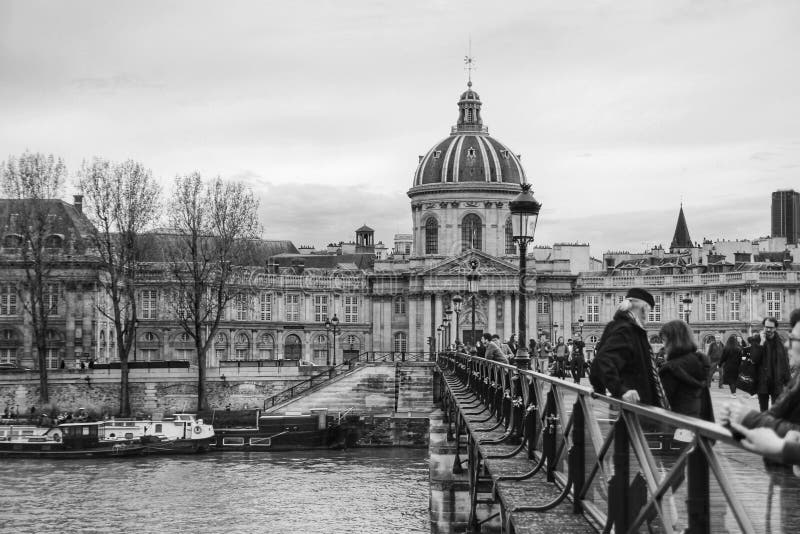 Le Pont Des Arts, Paris, France Photographie éditorial - Image du ...