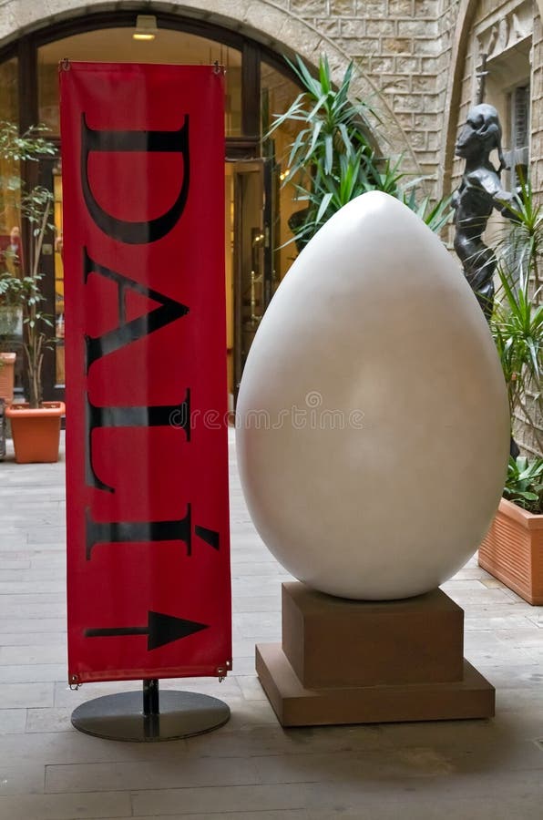 Oeuf de Dali image stock. Image du surrealism, histoire - 15964303
