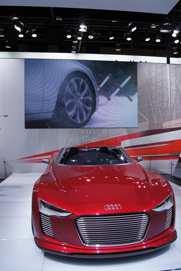 Le Qatar Motorshow 2011 - Audi E-tron Photo stock éditorial - Image du ...