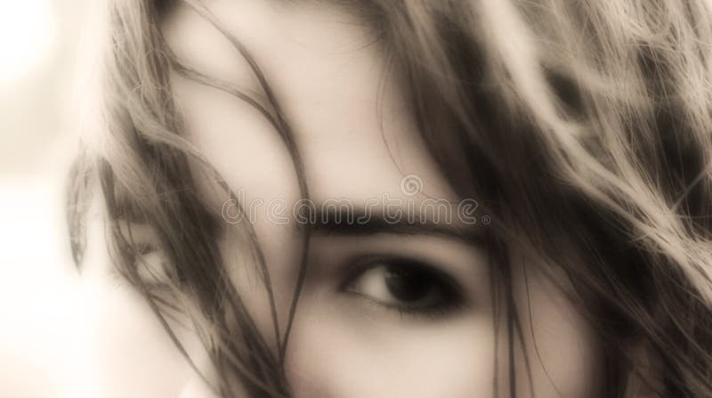 Le regard dans ses yeux photo stock. Image du fille, regard - 107110