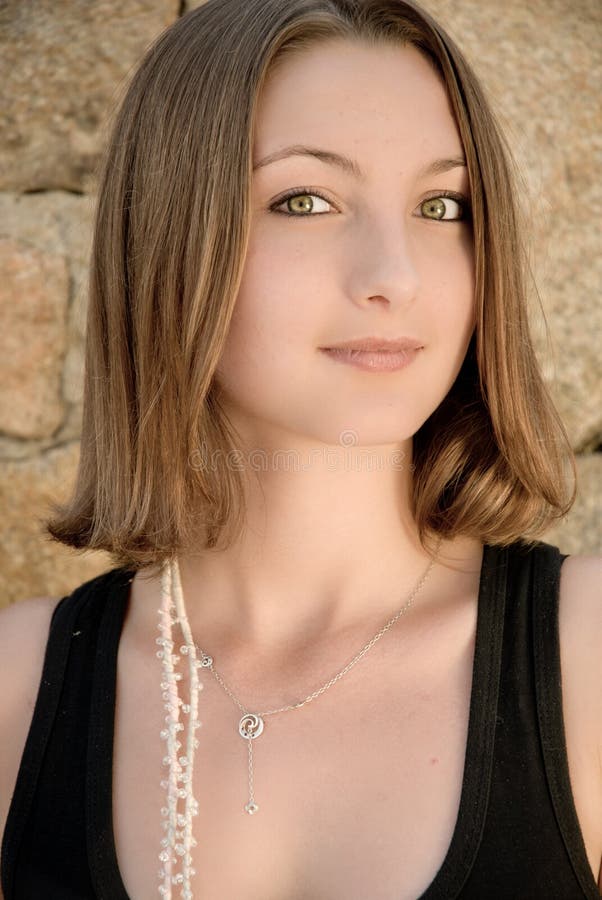 Le regard de la fille image stock. Image du femelle, beauté - 20955665