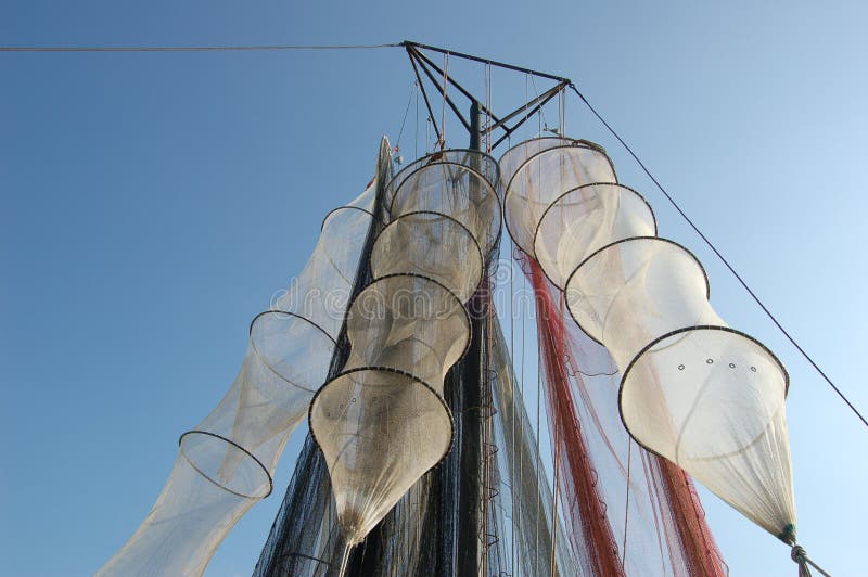 Pescatore Che Ripara Rete Da Pesca Fotografia Editoriale - Immagine di ...