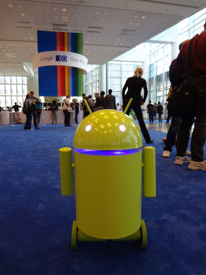 Le Robot Vert Jaunâtre D'Android Roule Autour à Google E/S Android ...