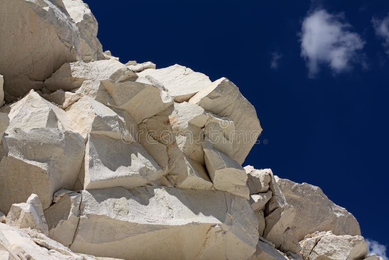 Rocce Del Calcare Con I Pori Fotografia Stock - Immagine di materiale ...