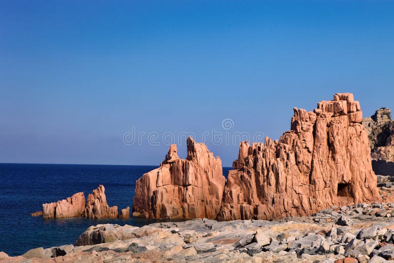 Le Rouge Bascule Arbatax, Sicile, Italie Photo stock - Image du ...