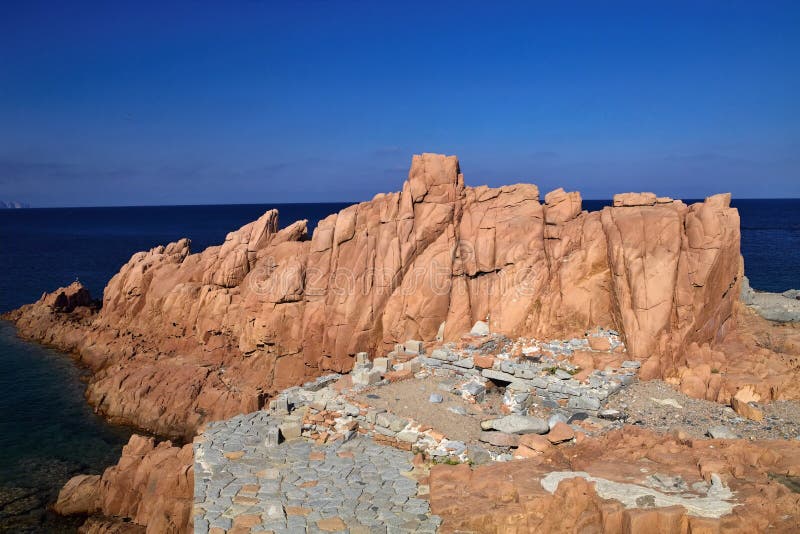Le Rouge Bascule Arbatax, Sicile, Italie Photo stock - Image du ...