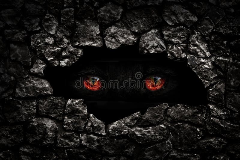 Le Rouge Hirsute De Monstre Observe Le Plan Rapproché Photo stock ...