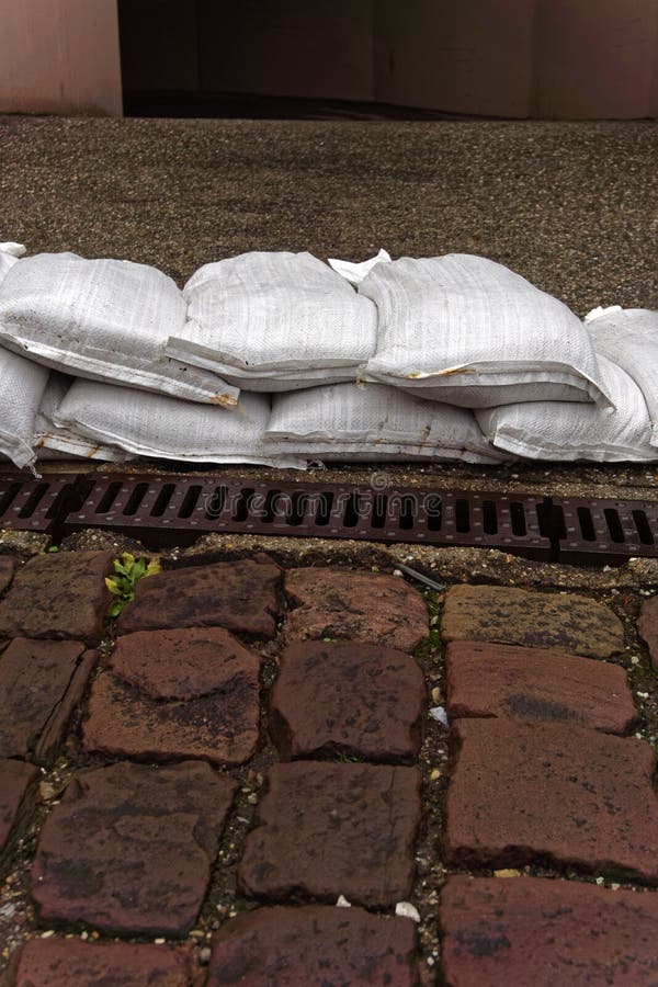 Le Sac De Sable Pour La Défense D'inondation, Se Ferment Image stock ...