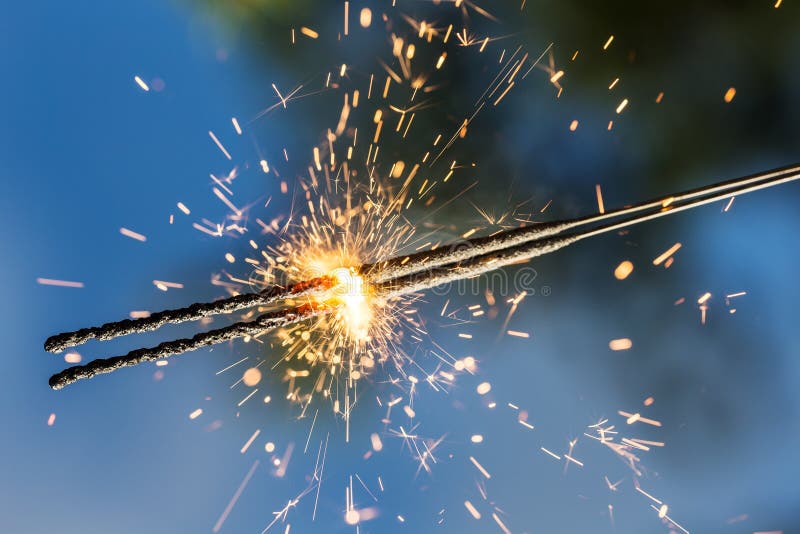 Le Scintille Luminose Si Chiudono Su Fotografia Stock - Immagine di ...