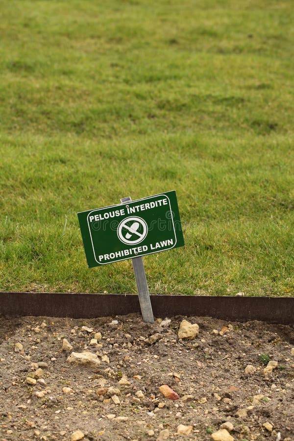 Pelouse interdite photo stock. Image du affichage, stationnement - 19610794