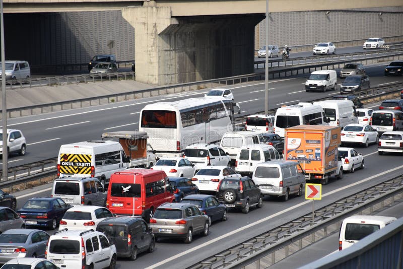 Autoroute A22 Avec Le Trafic Et Des Panneaux Routiers, Vienne, Autriche ...