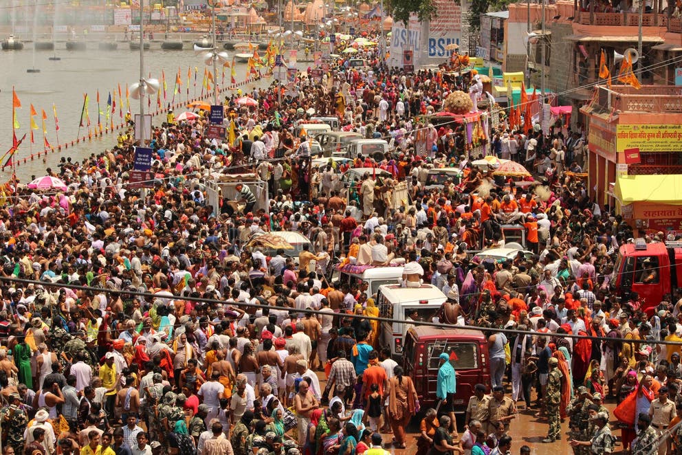 Le trafic humain image stock éditorial. Image du nuit - 89261104