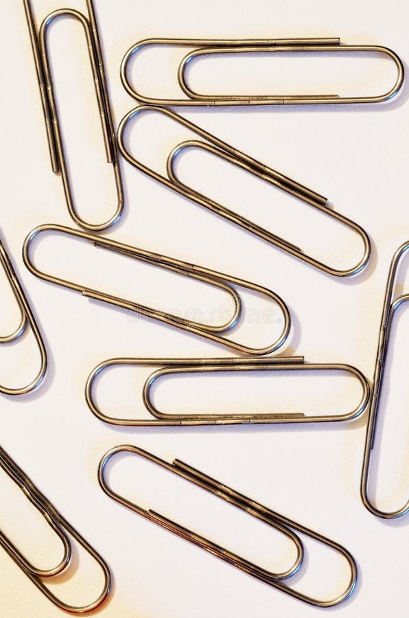 Le Trombone Est Utilisé Pour Attacher Les Feuilles De Papier Image ...