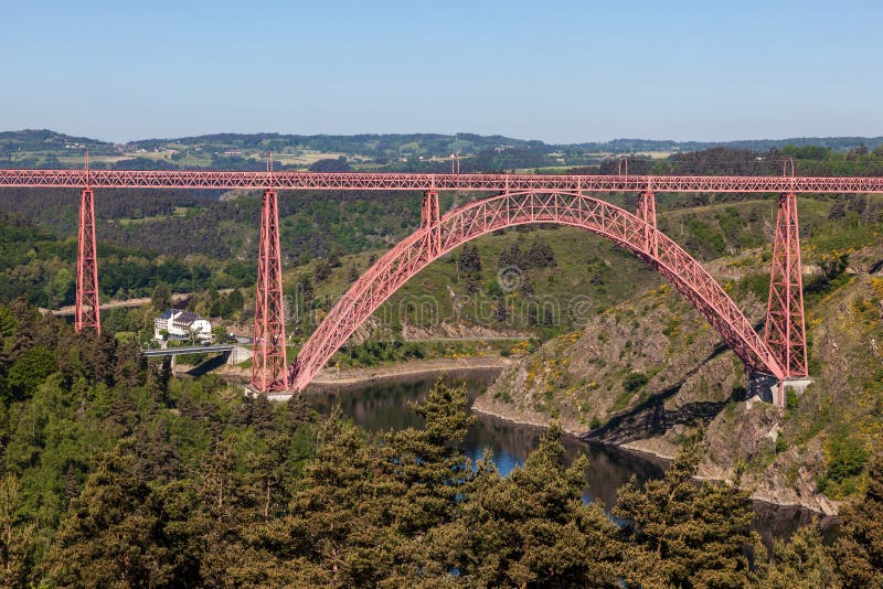 Viaduc De Garabit, Un Pont De Chemin De Fer à Travers Le Truyere Dans ...