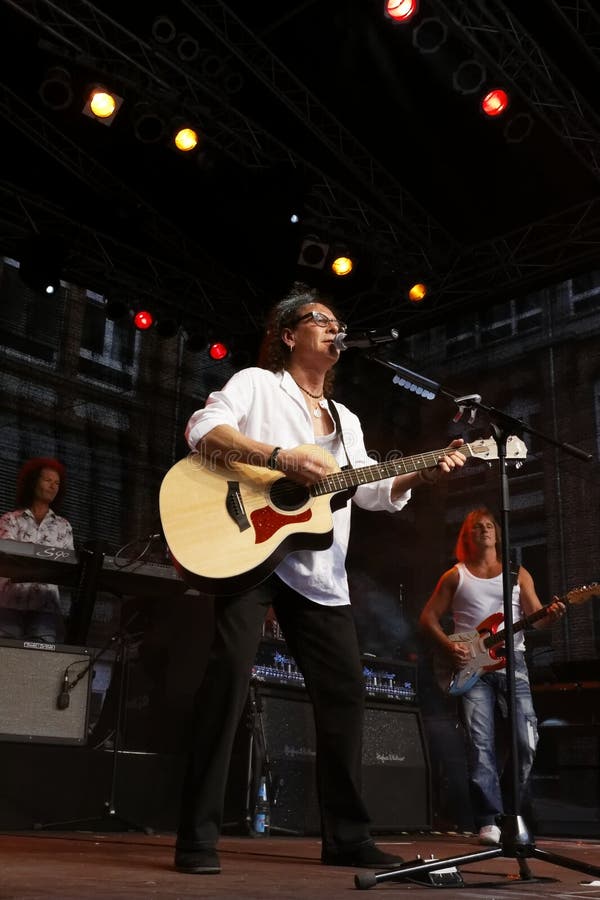 Lead-Vocals - Mike Craft editorial stock image. Image of culture - 25471694