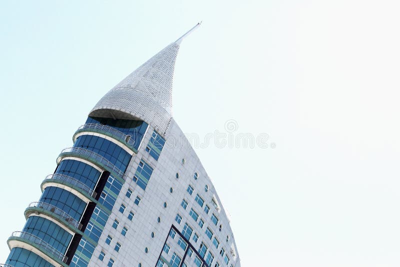 Leaning Building Picture. Image: 86303016