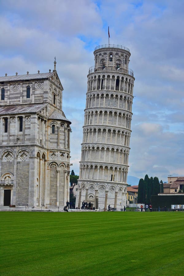 The leaning tower of Pisa editorial image. Image of church - 83525420