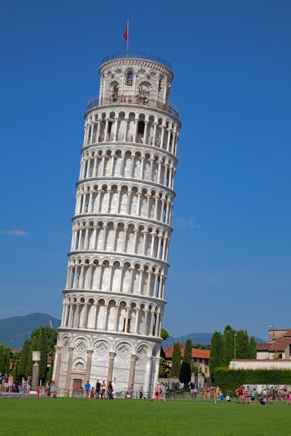 Leaning tower of Pisa editorial stock photo. Image of cathedral - 212551773