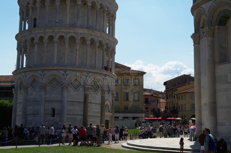 Leaning tower of Pisa editorial stock photo. Image of white - 60902873