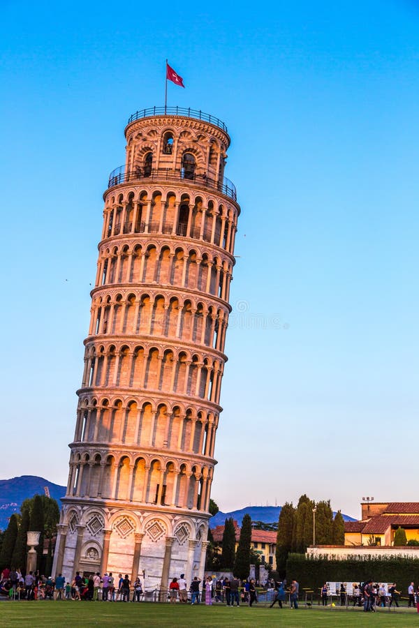 Leaning tower in Pisa editorial image. Image of vacations - 190371400