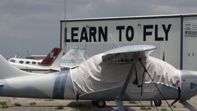 Learn To Fly and Airplane editorial photography. Image of planes - 101271707