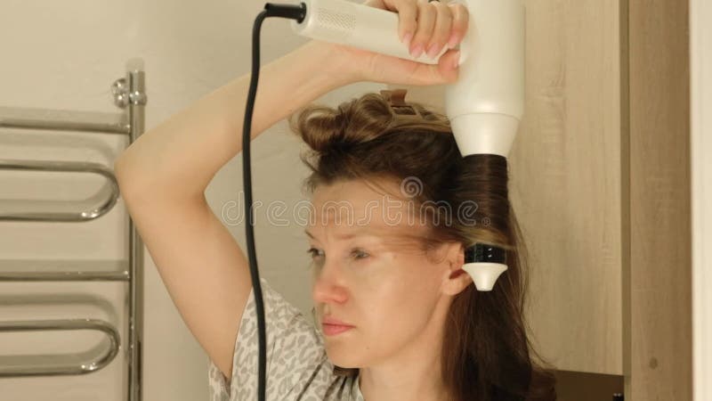 Home Hair Styling Tutorial for Creating Beautiful Curls with an Easy ...