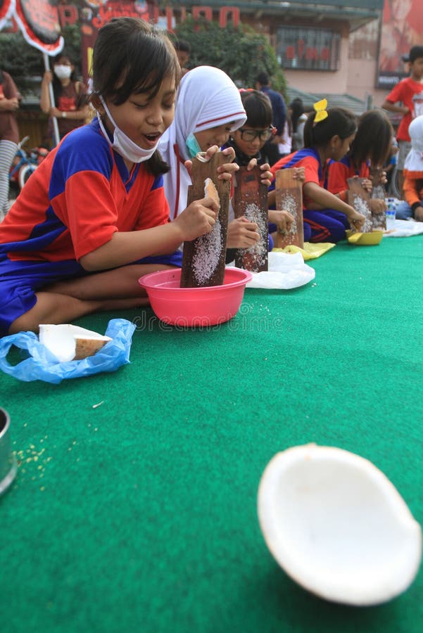 Learning traditional cook editorial photo. Image of traditional - 38506191