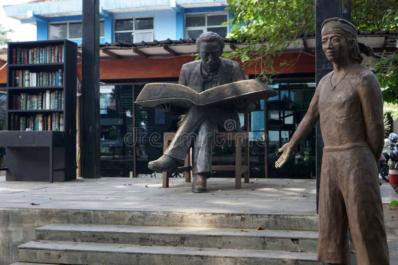 The statue of Multatuli editorial photography. Image of douwes - 378767762