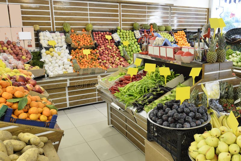 Lebensmittel-Abteilung Im Supermarkt Stockfoto - Bild von mangopflaume ...