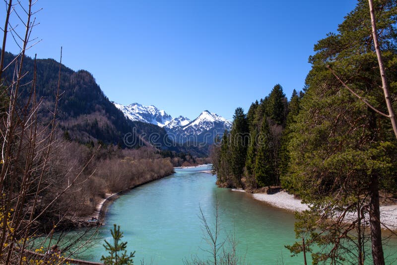 Lech-Fluss in Den Bayerischen Alpen, Deutschland Stockfoto - Bild von ...