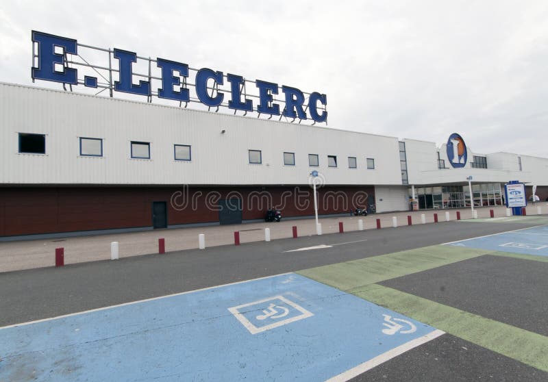 Leclerc é Um Supermercado Francês Imagem Editorial - Imagem de ...
