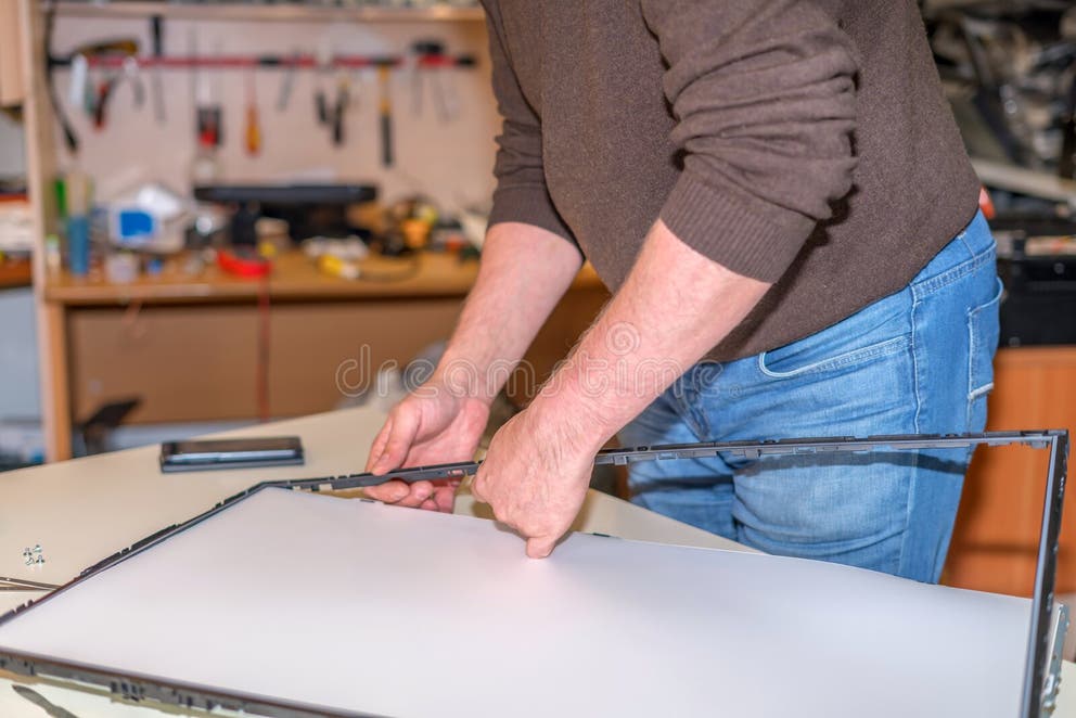 LED TV Repair, Disassembly of the Screen To Replace the Backlight Diode ...