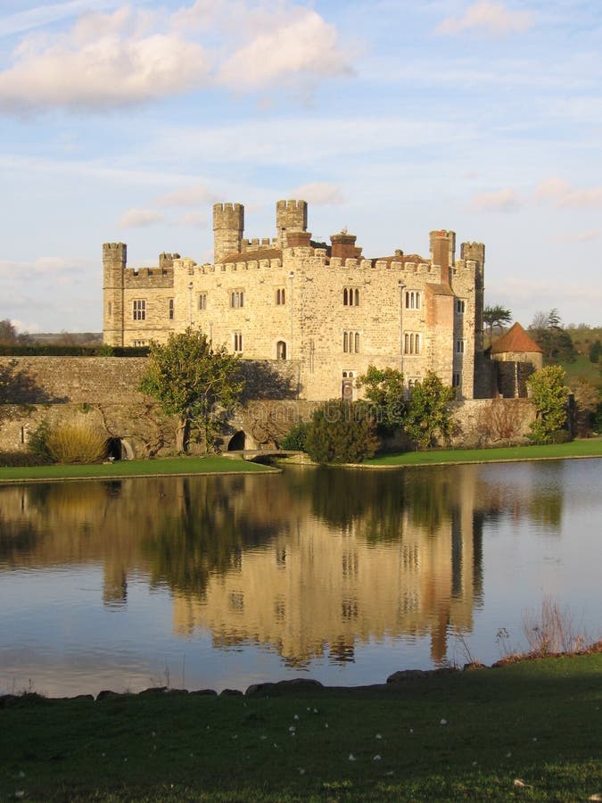 Leeds Castle stock image. Image of reflection, sunrise - 9790159