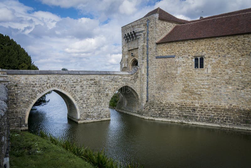 Leeds Castle Gatehouse editorial photo. Image of masonry - 63859031