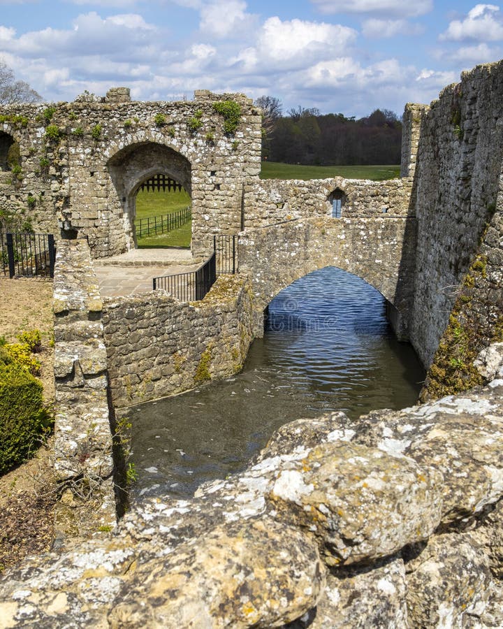 Leeds Castle in Kent, UK editorial photography. Image of landmarks ...