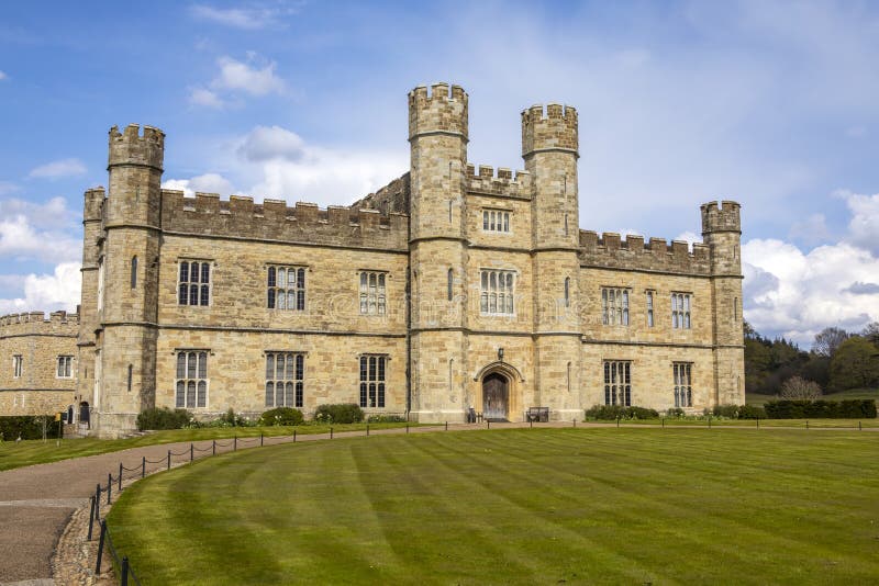 Leeds Castle in Kent, UK editorial stock image. Image of kent - 217910294