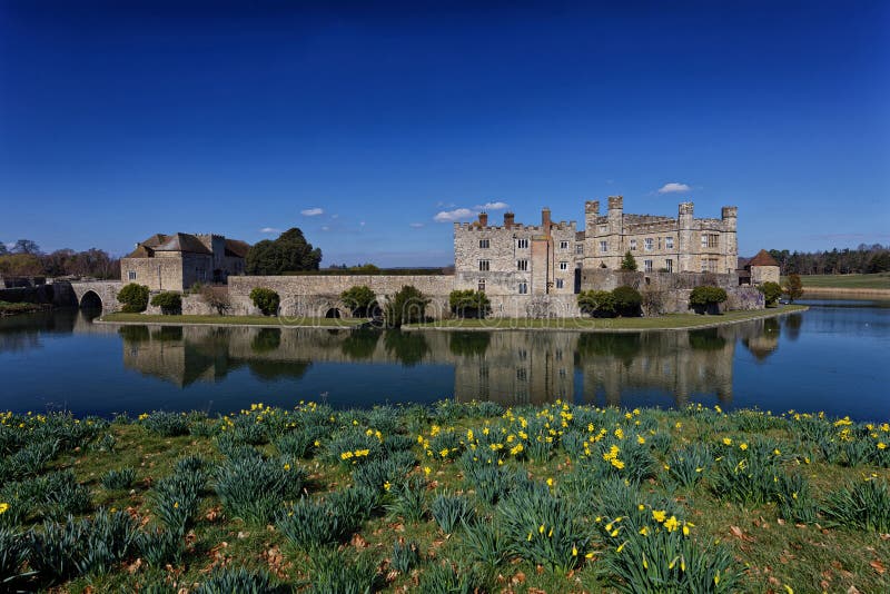 Leeds Castle Maidstone Kent Stock Image - Image of horizon, skyline ...