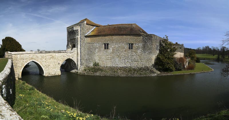 Leeds Castle Gardens Spring Daffodils Kent Uk Stock Image - Image of ...