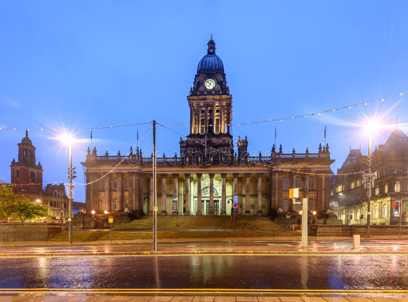 Leeds Town Hall England editorial image. Image of passing - 92369775