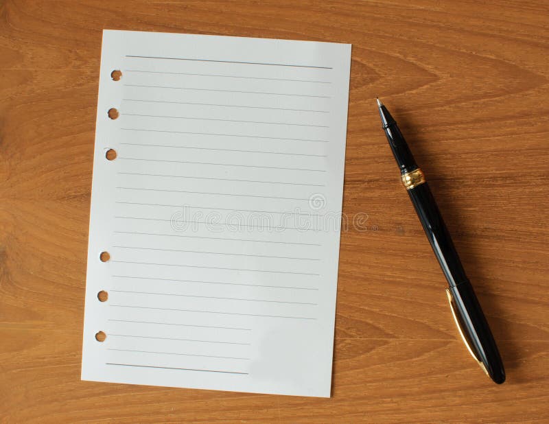 Leeg document met pen stock foto. Image of bureau, raad - 31158496