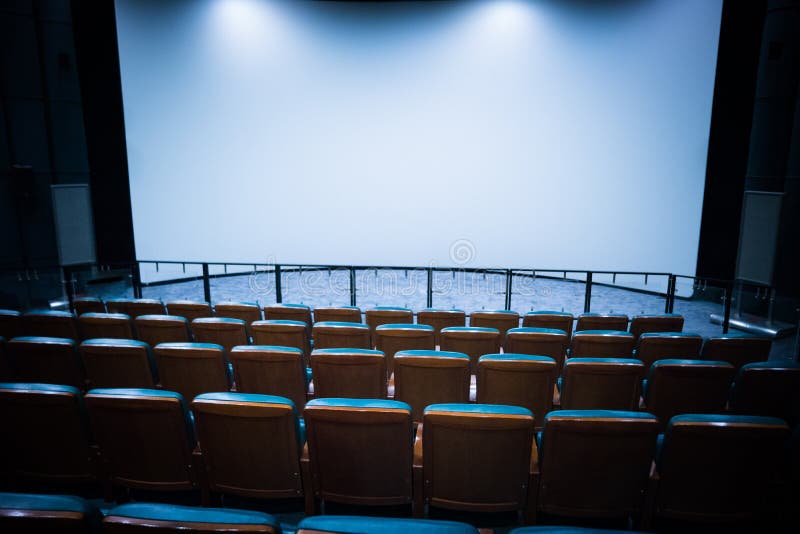 Leeg Stadium in De Kleine Bioscoop Met Het Witte Scherm Stock Foto ...