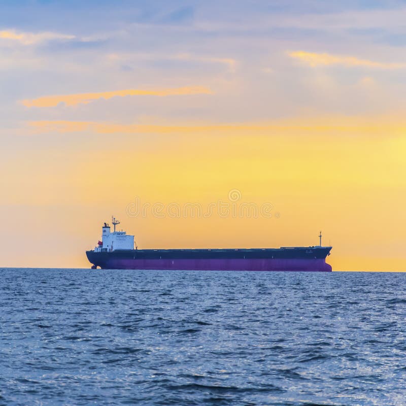 Leeres Containerschiff stockfoto. Bild von handeln, behälter - 20351904