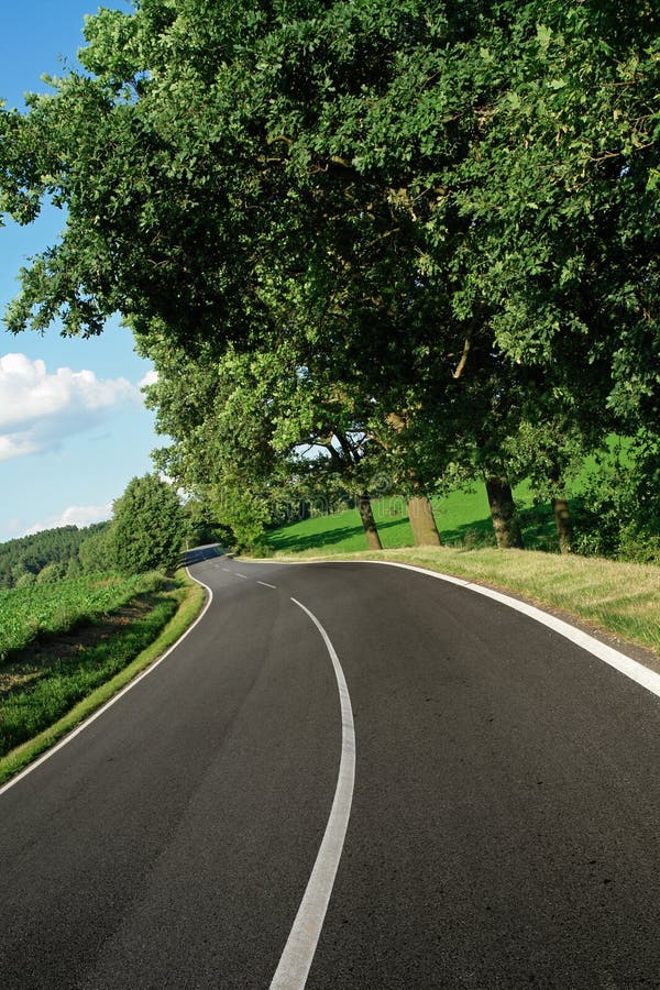 Straßenkurve 2 stockfoto. Bild von systemabsturz, beschilderung - 14681882
