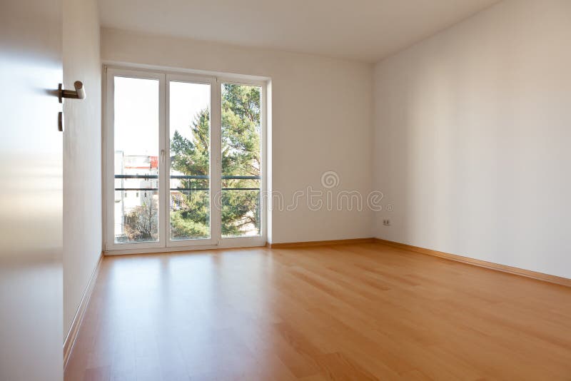 Leerer Raum in der Wohnung stockbild. Bild von gebäude - 24243589