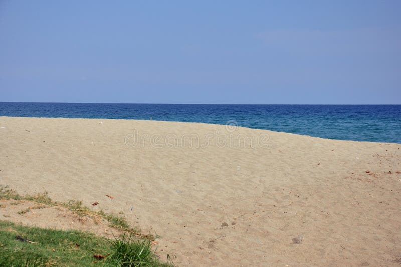 Leerer sandiger Strand stockfoto. Bild von leer, horizont - 58122260