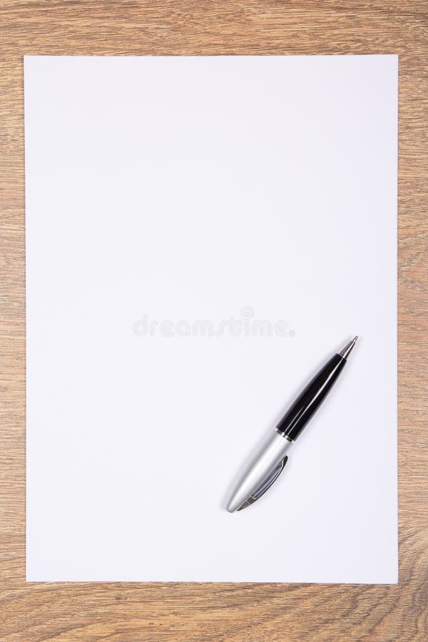Leeres Blatt Papier Und Stift Auf Holztisch Stockbild - Bild von ...