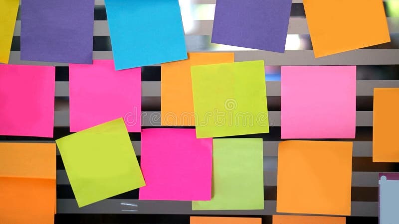 Leeres Post-it Auf Der Wand Stockfoto - Bild von pfosten, platz: 46305086