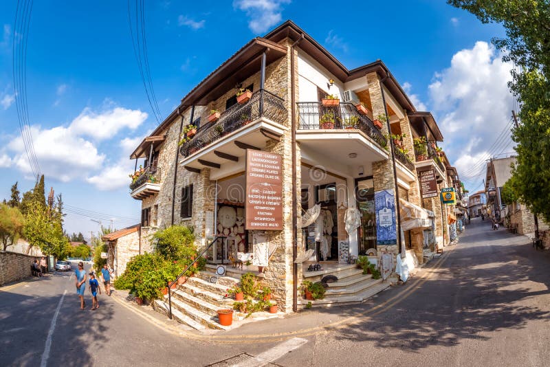 Lefka, Cyprus - April 22, 2018: Herder Met Zijn Hond, Weidende Schapen ...