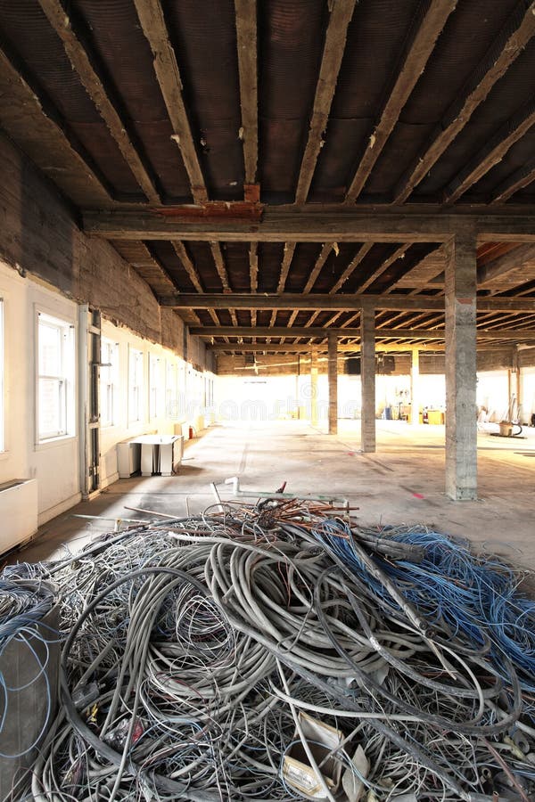 Legando Per Ricicla in Ufficio Ritocca Fotografia Stock - Immagine di ...