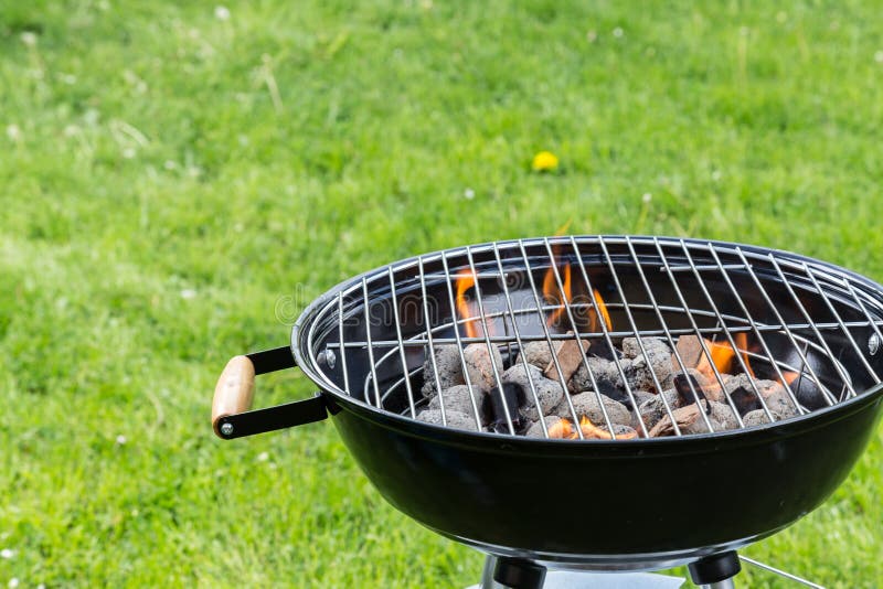 Close-up Bovenaanzicht Van De Grillroosters Op De Barbecue Stock ...